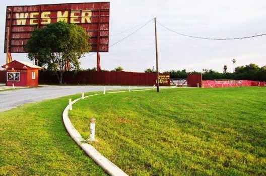10 Drive-In Theaters in Texas You Need to Visit