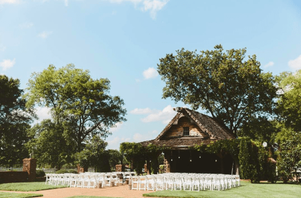 8 Beautiful Log Cabin Wedding Venues That Will Take Your Breath Away