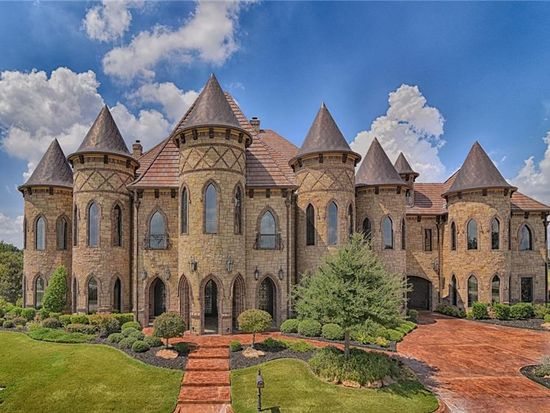 Exploring 10 Regal Castles Throughout The State of Texas