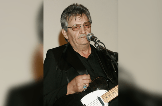 Bob Wootton, Johnny Cash Guitarist, Dies at 75