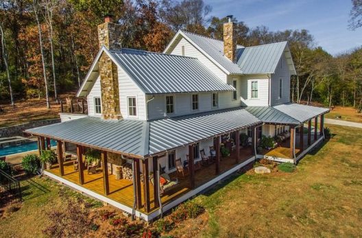 See Miley Cyrus' $5.7 Million Tennessee Farmhouse