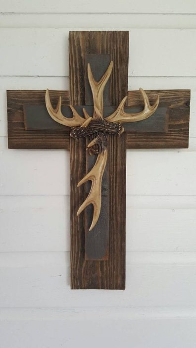 Antlers Decor: 10 Ways to Use Shed Antlers in Home Decorating