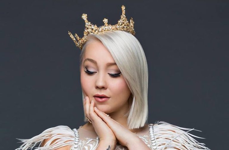 RaeyLynn Preaches Empowerment With Queens Don't