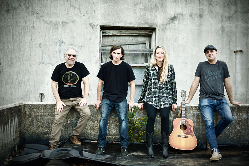 Song Premiere: Molly Thomas & The Rare Birds' 'Tumbleweed'