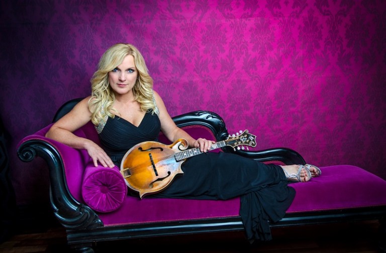 Rhonda Vincent Talks Country Collaborators Jeannie Seely, Dolly Parton
