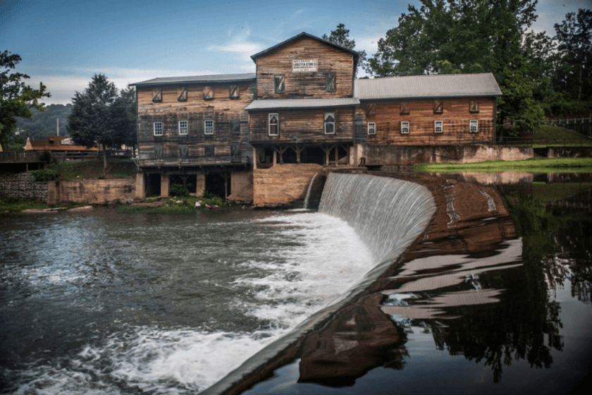 Tennessee Pearl Farm: Visit the Only Freshwater Pearl Farm in the U.S.