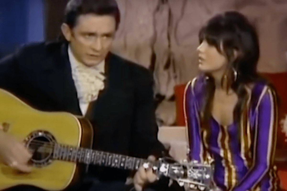 The True Story Behind Johnny Cash’S Middle Finger Photo – OVPAJR