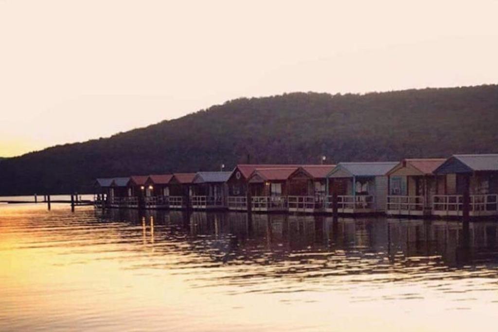 Tennessee Pearl Farm: Visit the Only Freshwater Pearl Farm in the U.S.