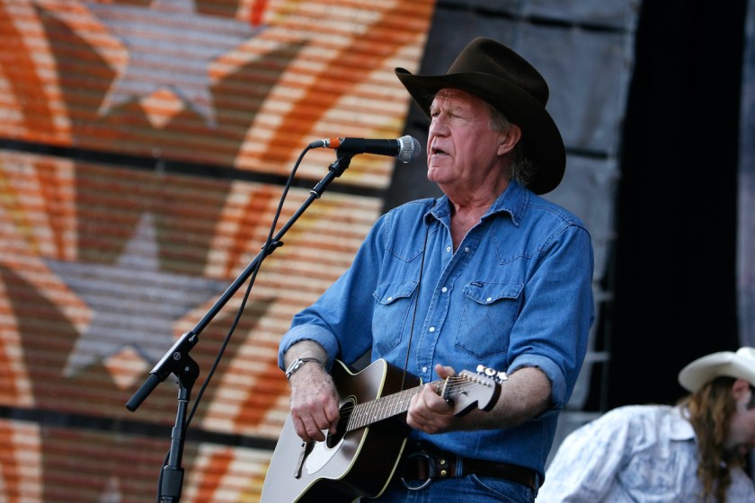 Bobby Bare, Loretta Lynn Sing Patriotic Plea 'God Bless America Again'