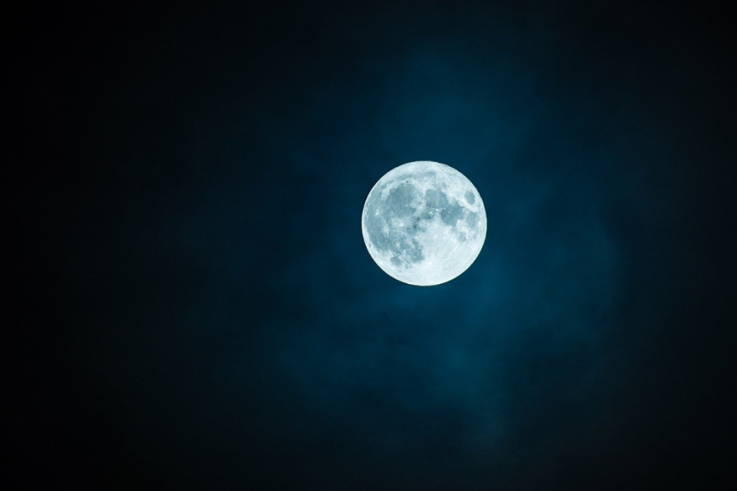 Songs About The Moon: The 15 Best Tracks for a Harvest Moon