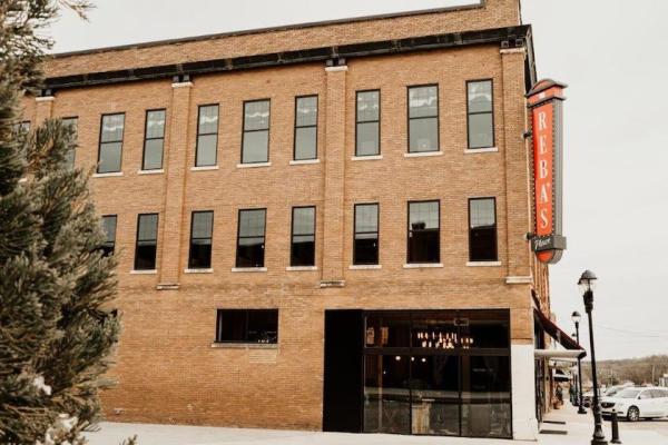 Reba's Place: Reba McEntire Opens Restaurant, Music Venue