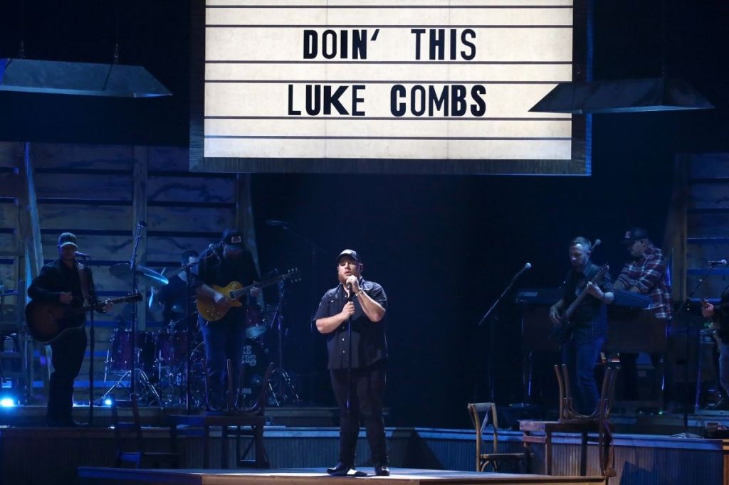 'Doin' This': Luke Combs Debuts New Song at 2021 CMA Awards