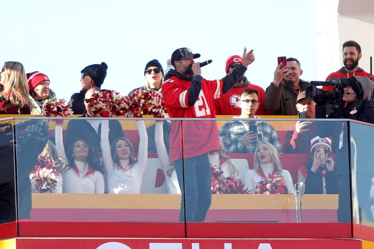 Walker Hayes' NFL Halftime Performance Drowns Out CBS Broadcasters