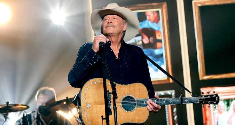Patriotic Country Songs That Celebrate America And Its People