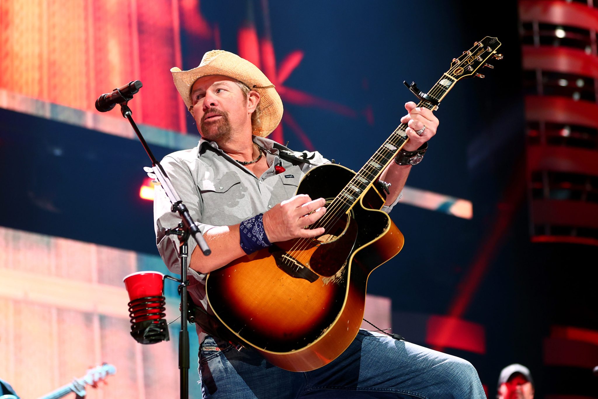 Patriotic Country Songs That Celebrate America And Its People