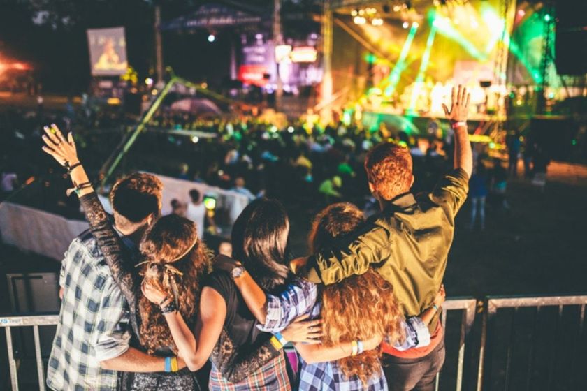 What To Wear to an Outdoor Concert: 6 Trendy Fits for Everyone {2022}