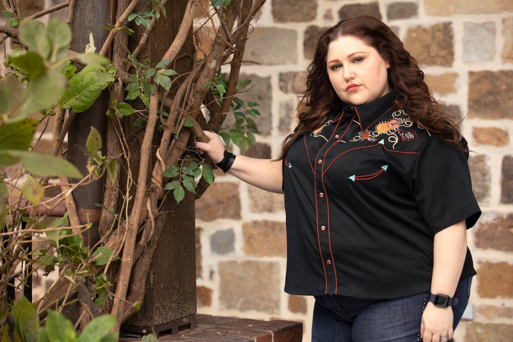 Beth Ditto Plays Rebellious Daughter Gigi Taylor-Roman on 'Monarch'