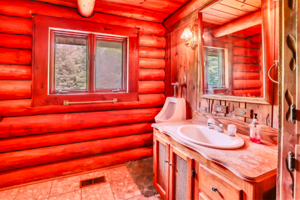 See Inside Willie Nelson's Former $2.5 Million Home
