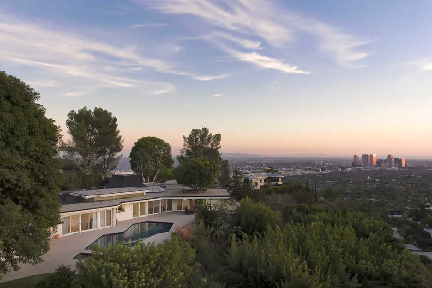 Peek Inside Elvis Presley's Former Beverly Hills Home
