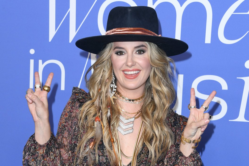 Lainey Wilson Accepts 'Billboard's' 2023 Rulebreaker Award