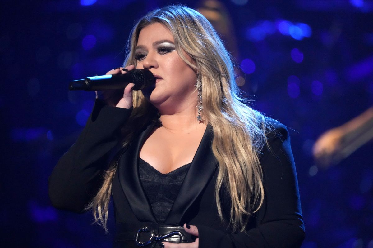 Kelly Clarkson Reveals 2023 Tour Plans