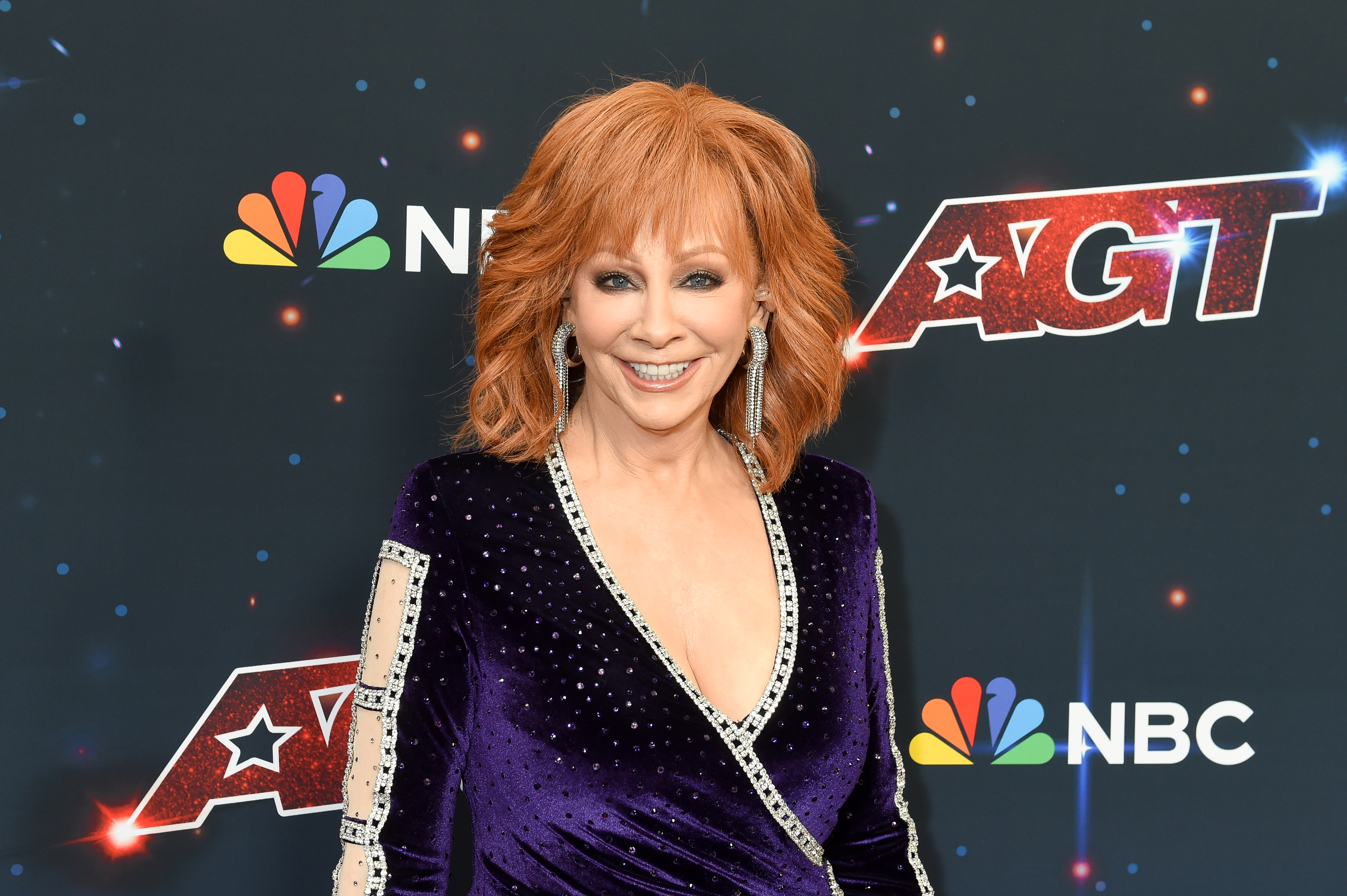 Reba Reconnects With Mama in 'Seven Minutes in Heaven' Video