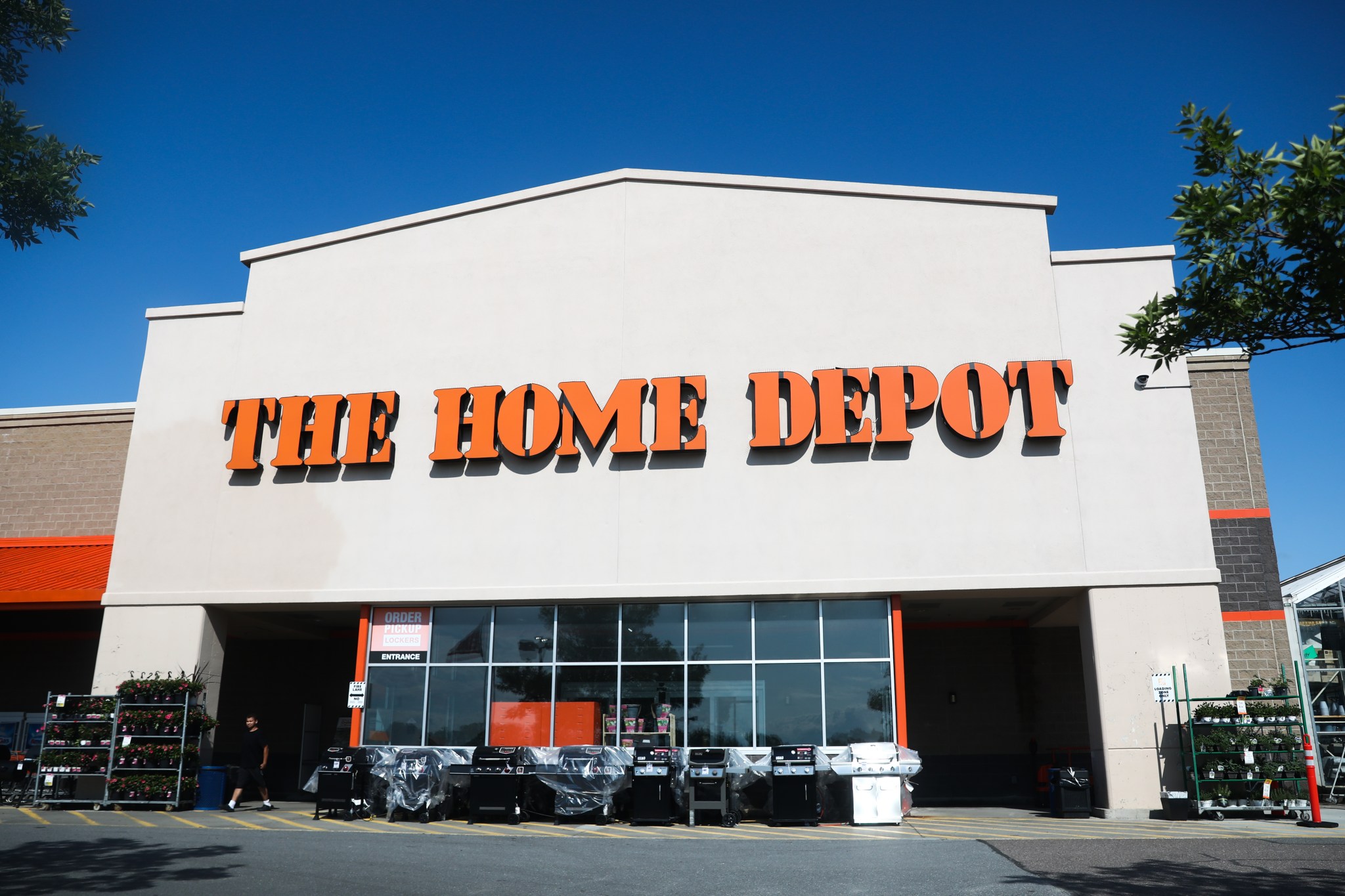 Which Stores Are Open on New Year's Eve and New Year's Day?