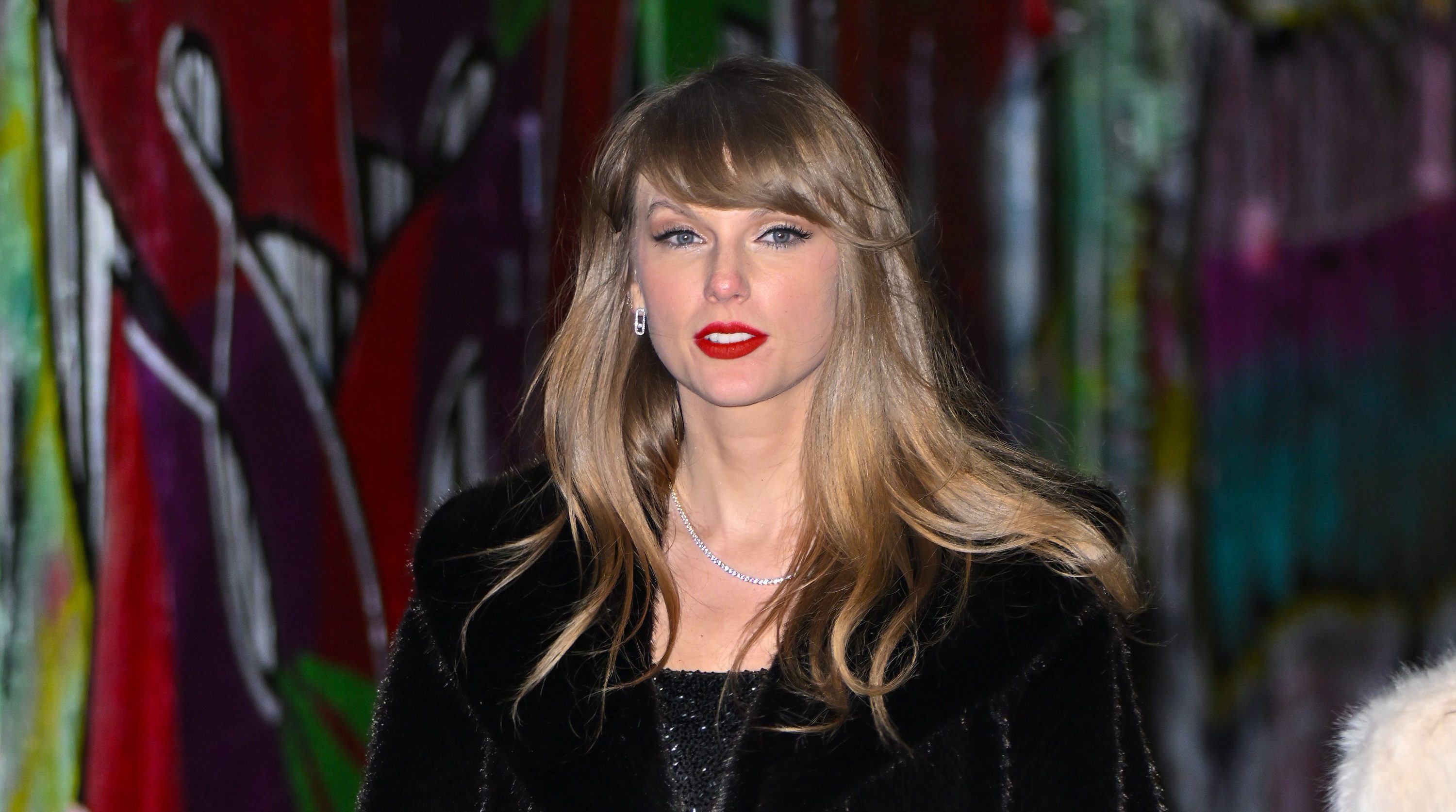 Taylor Swift Shares Pics From Her 34th Birthday Party