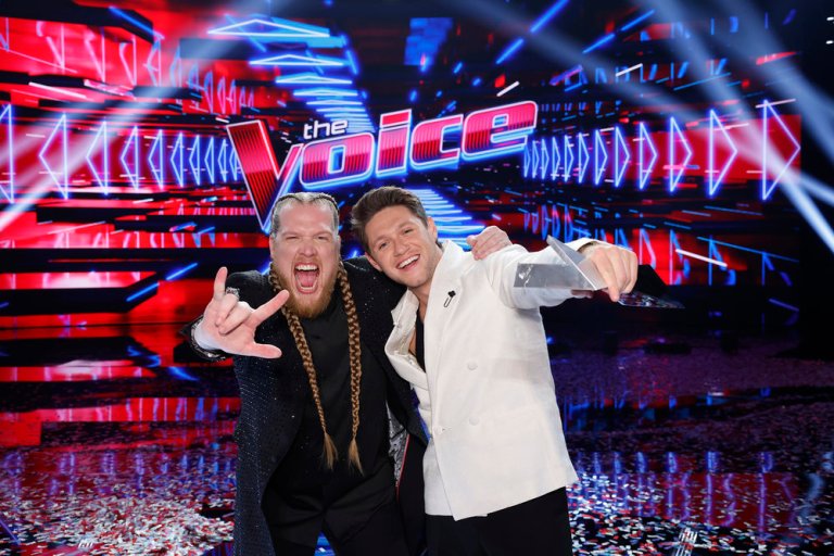 'The Voice' Winner Huntley Joins Coach Niall for Bob Dylan Cover