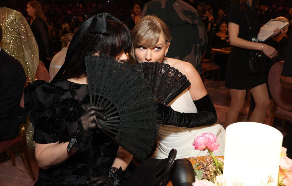 Taylor Swift Uses Fan at Grammys to Avoid Lip Readers