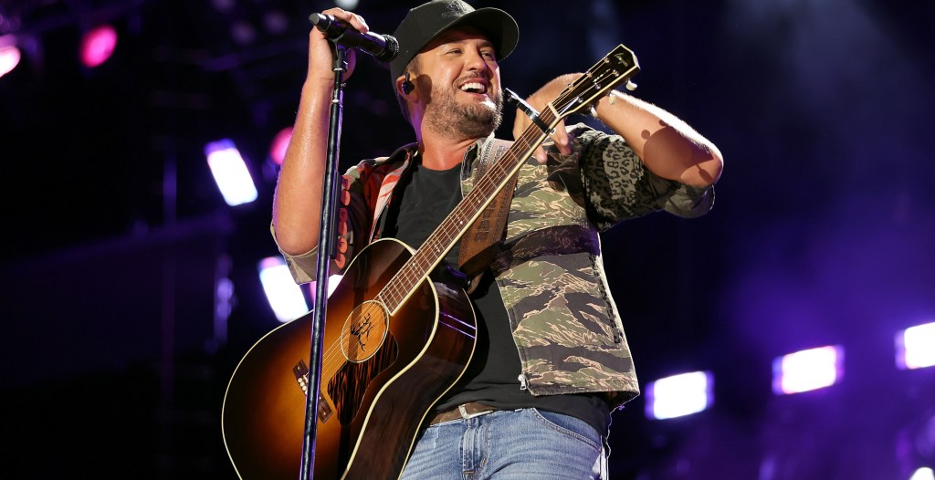 Watch: Luke Bryan Sings Rousing Cover Of John Mellencamp's "Small Town ...