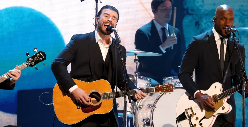 Sam Hunt Channels His Best Johnny Cash For CMT Performance, But Sound ...