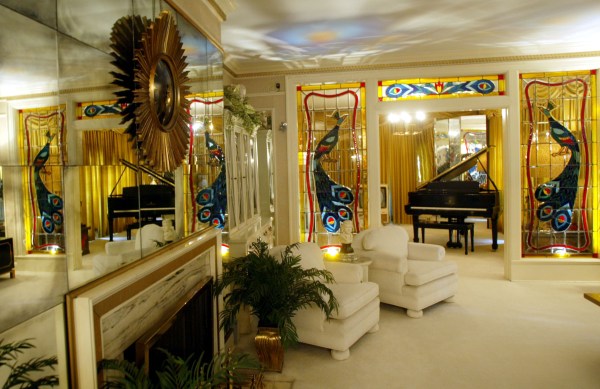 Inside Graceland: A Look At The Most Iconic Features Of Elvis Presley's ...