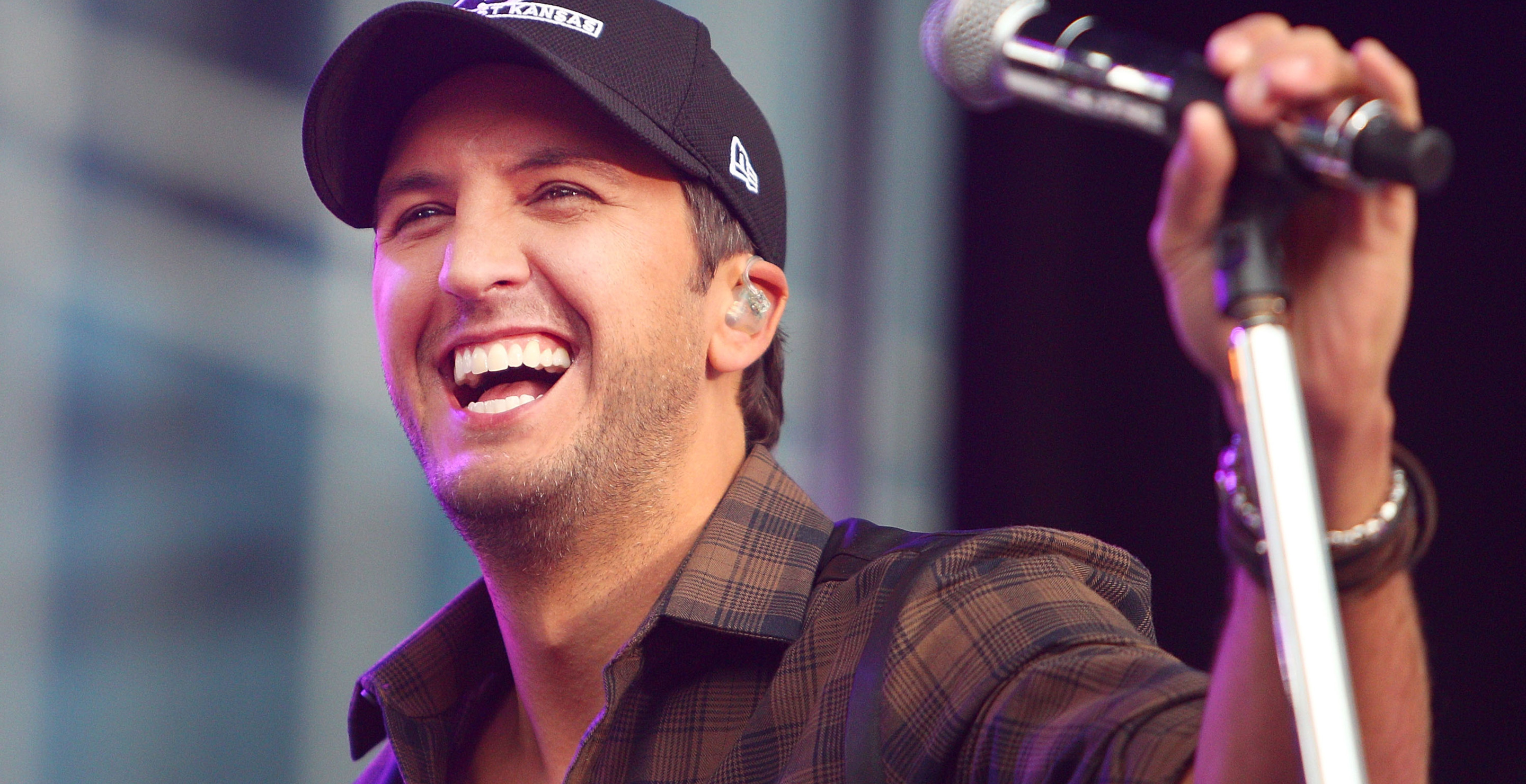 Luke Bryan Explains Why He Keeps Falling On Stage And No, It's Not Due ...