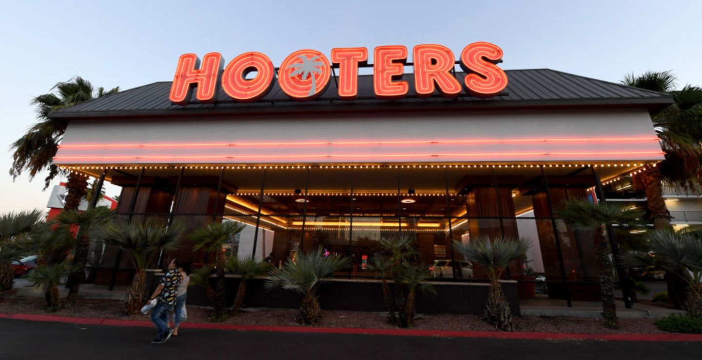 Hooters Closes Down Multiple Restaurants Amid Inflation Crisis ...