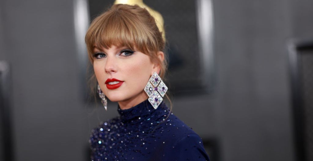 Taylor Swift Makes One Crying Young Fan's Dream Come True In Emotional ...