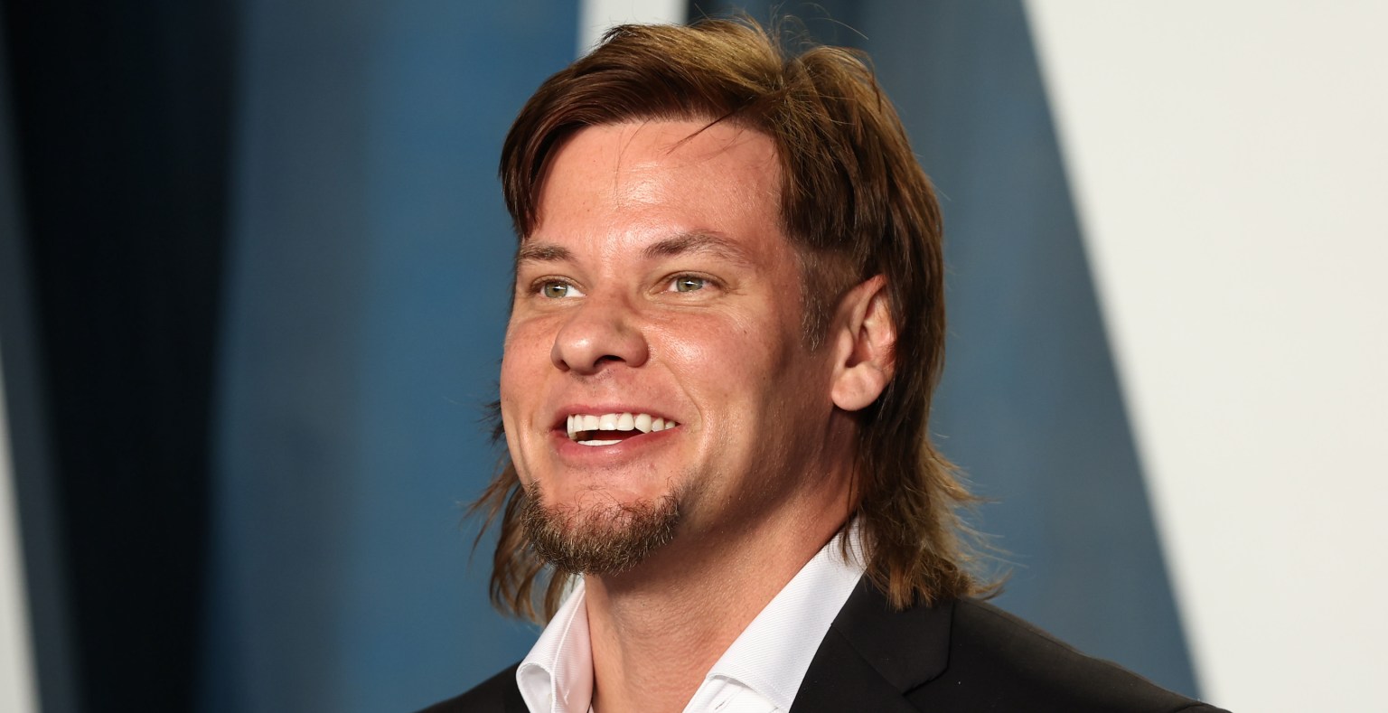Theo Von Has Social Media in Stitches With Jelly Roll Impression - Wide ...