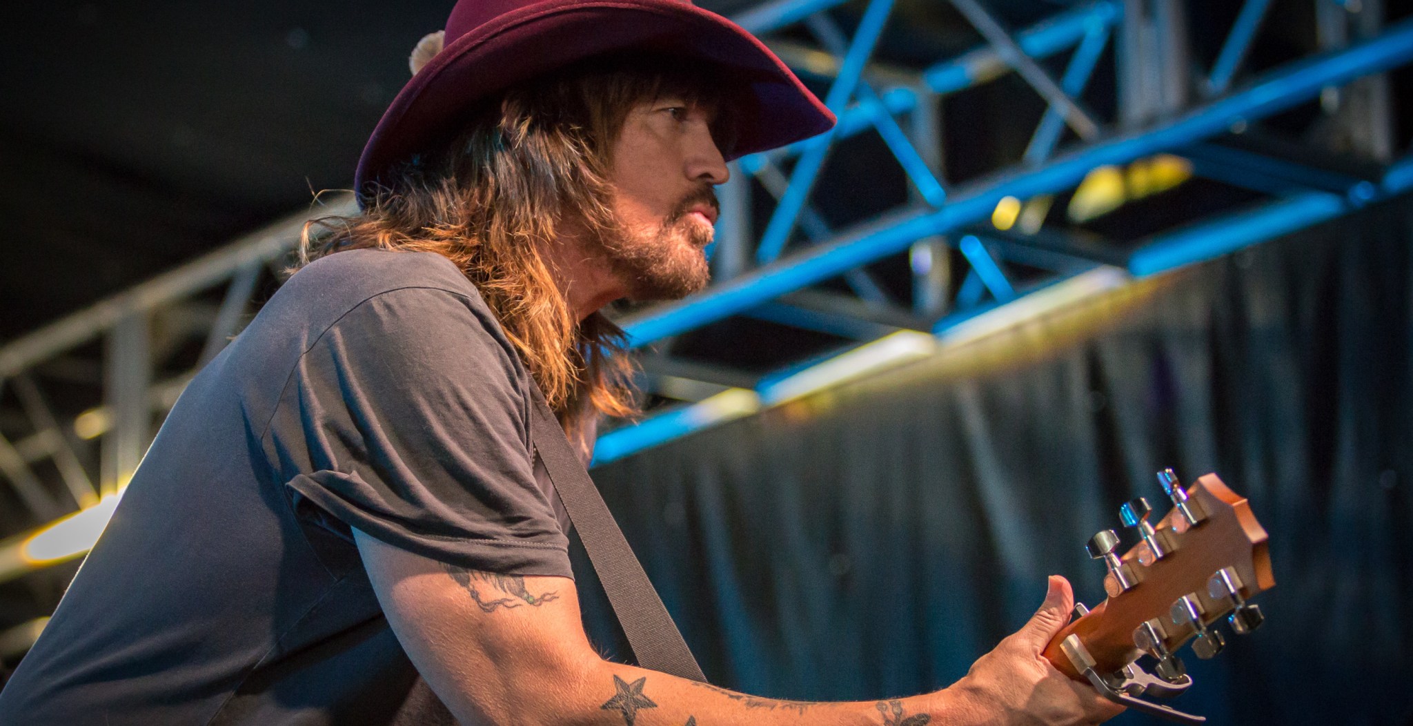 Billy Ray Cyrus Takes Stage With Son At Grand Ole Opry Amid Messy ...