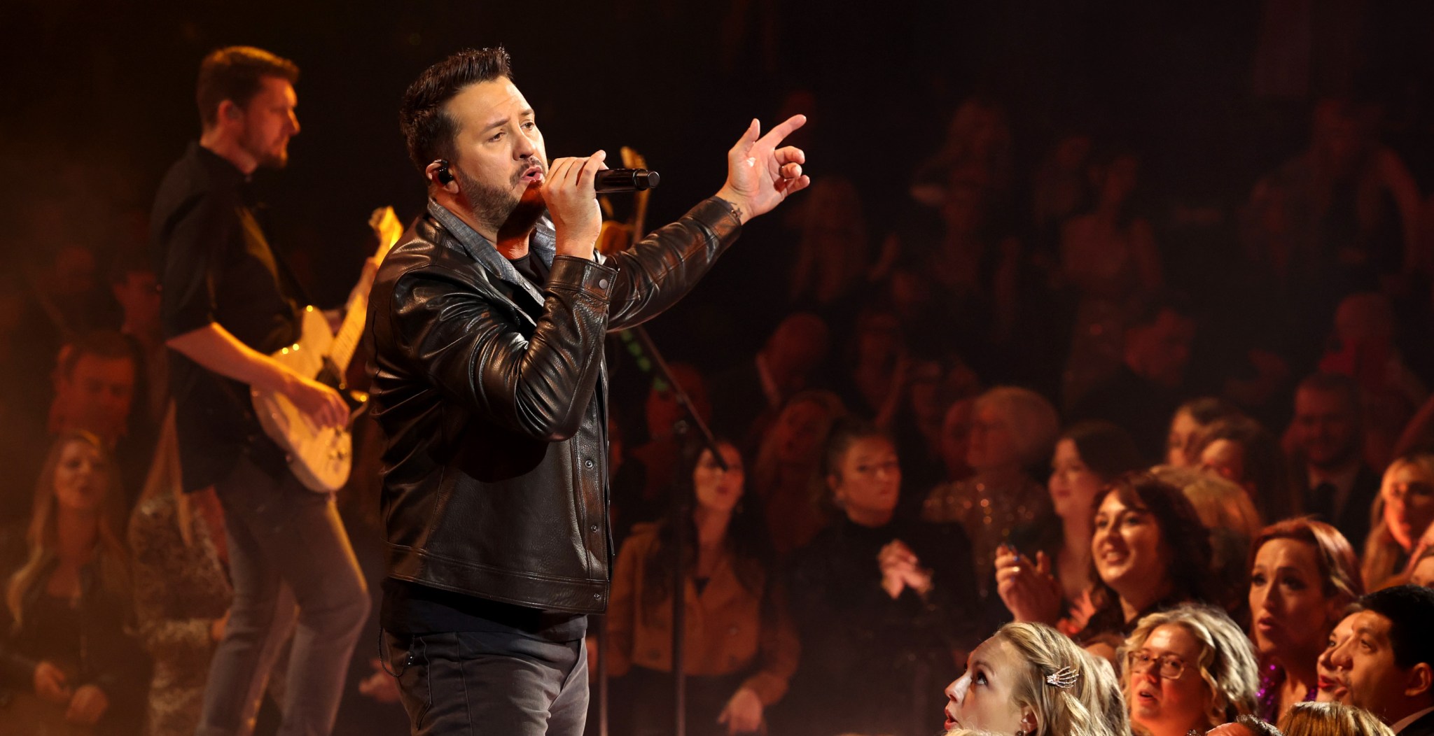 Luke Bryan Dedicates Performance Of “Drink A Beer” To Fallen Michigan ...