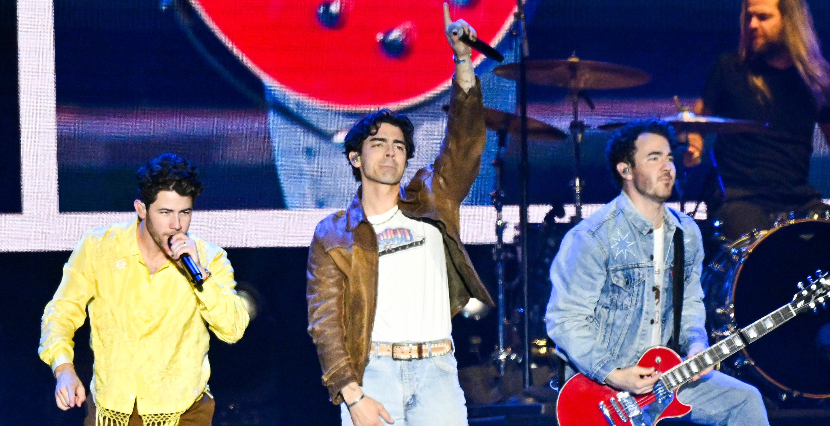The Jonas Brothers Attempted This Garth Brooks Classic at Calgary ...