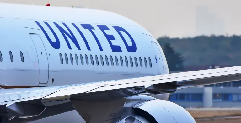 United Airlines Flight Evacuated Over Bomb Threat - Wide Open Country