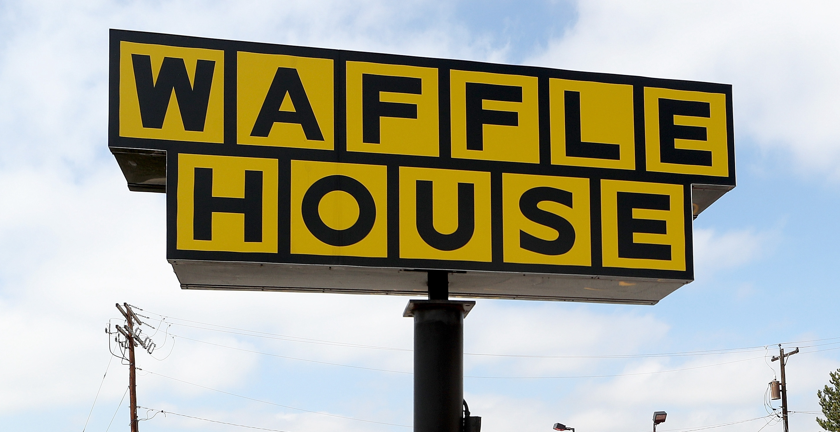 Waffle House Worker Duets "Let It Go" With Adorable Little Girl - Wide ...