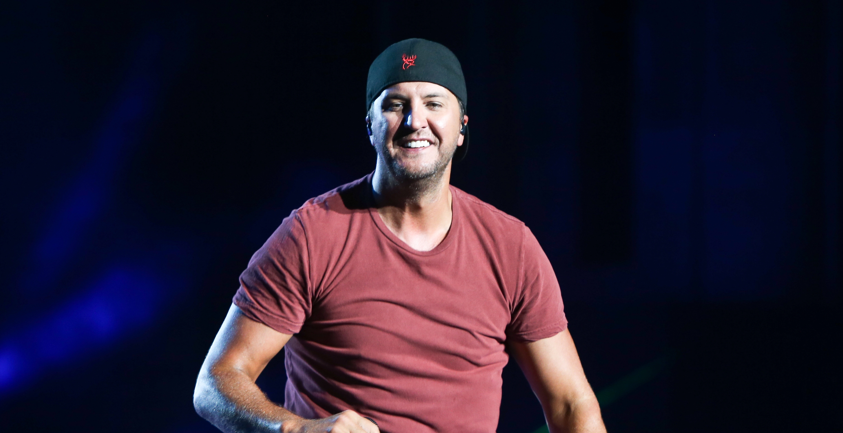Luke Bryan's Tour Truck Gets Jammed Under Bridge In Chicago - Wide Open ...