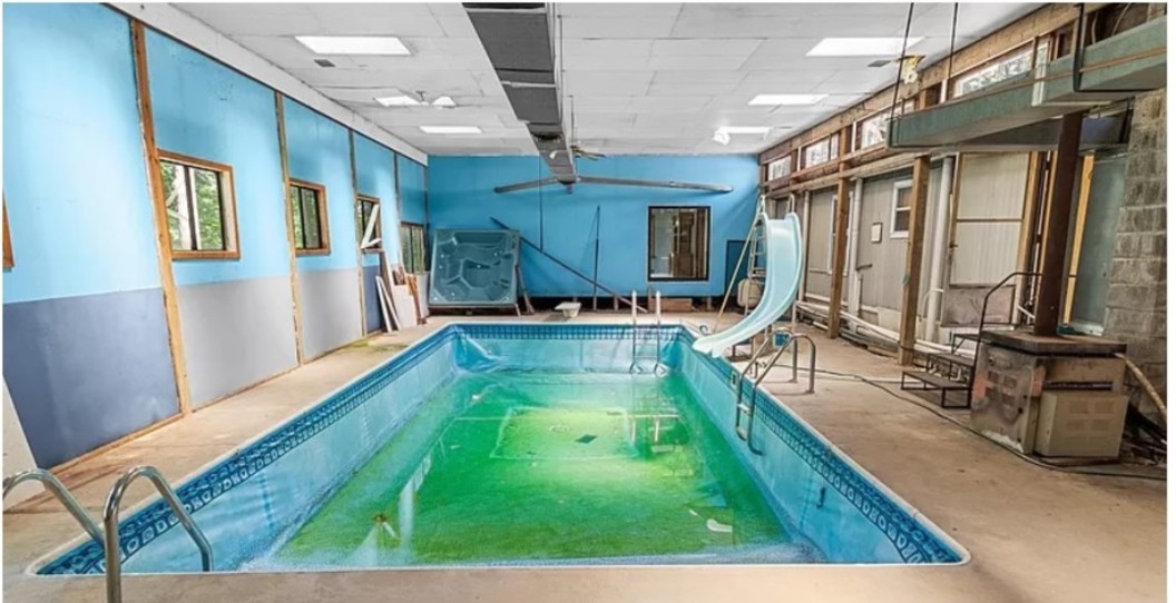 Would You Buy This Double-Wide Trailer With Indoor Pool? Take A Look ...