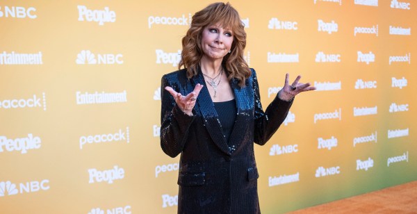 Social Media Shows Love to Reba After Huge 'Happy's Place' Debut - Wide ...