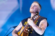 Zach Bryan's Girlfriend Claps Back at Gold Digger Accusations - Wide ...