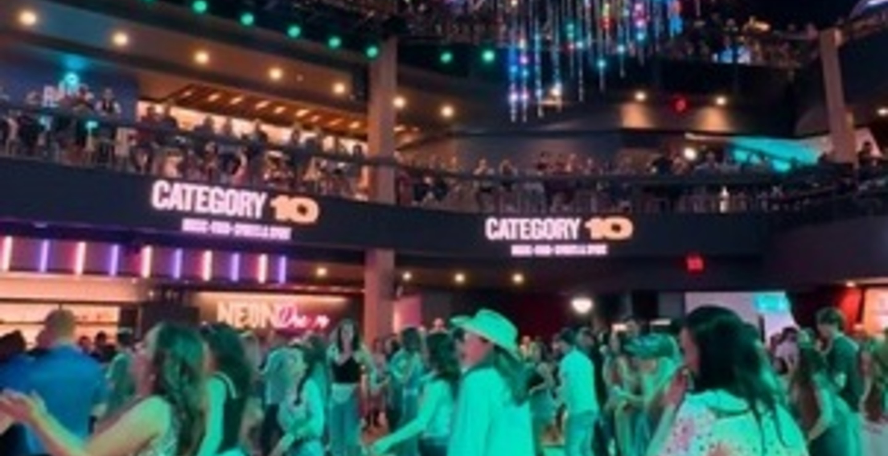 4 Best Country Star Bars To Try For A Good Time - Wide Open Country
