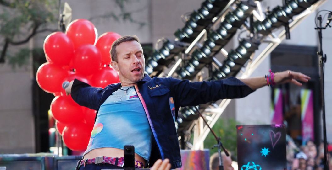 Coldplay’s Chris Martin Take Nasty Stumble Through Trap Door On Stage ...