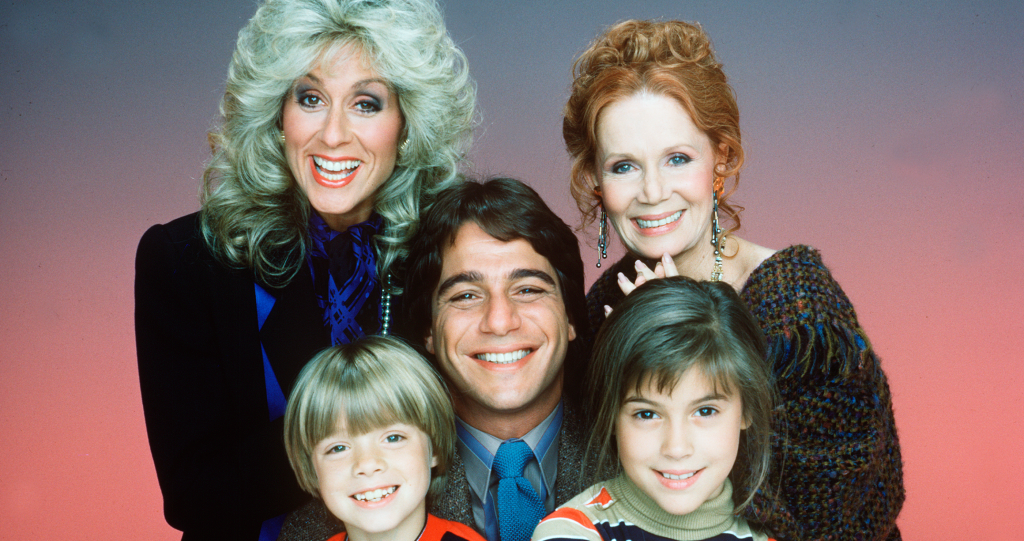 4 TV Show Themes You Didn't Know Were Performed By Legendary Country ...