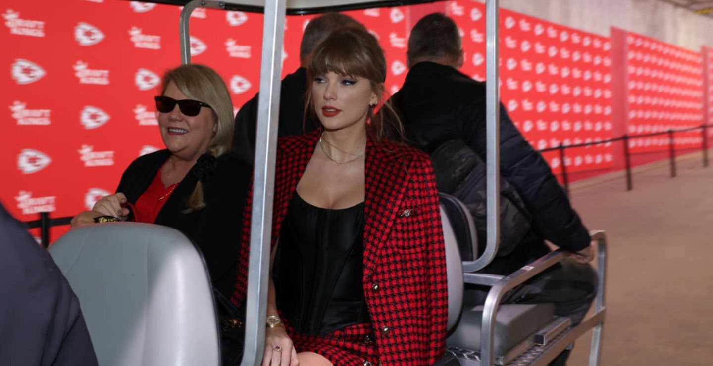 Taylor Swift Tells Security Guard Off For Yelling At Photographers ...